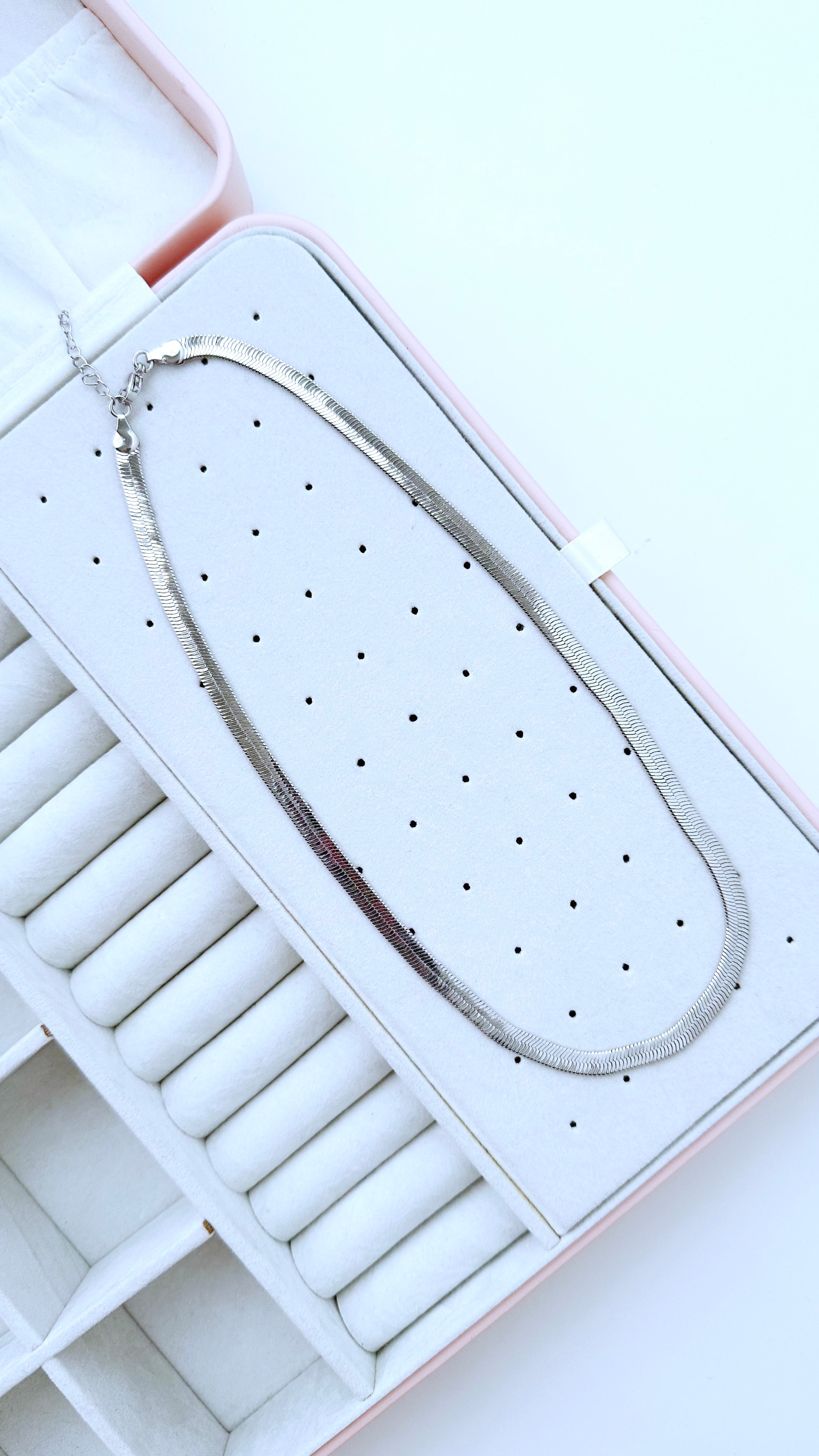 Cadena Tipo Serpiente Plateada – Lala